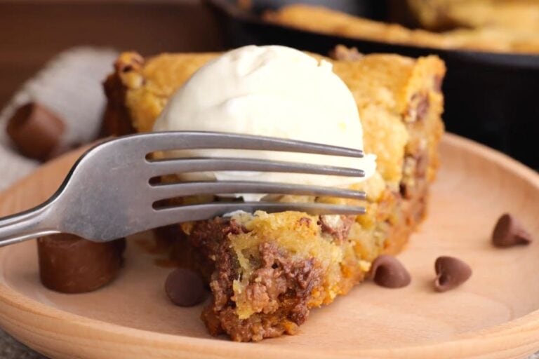 Chocolate Chip Pizookie Recipe [VIDEO] - Dinner, then Dessert