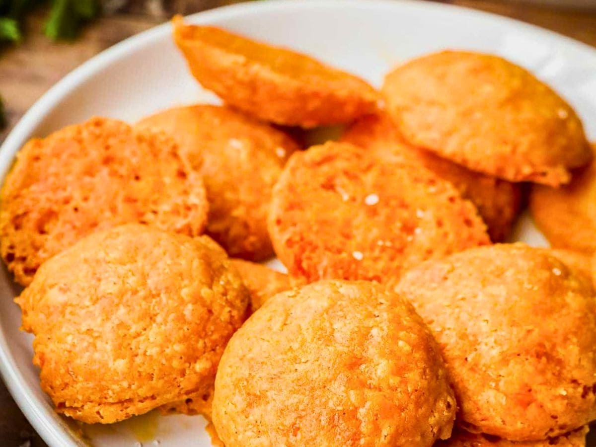 Sharp Cheddar Crackers Recipe - Dinner, then Dessert