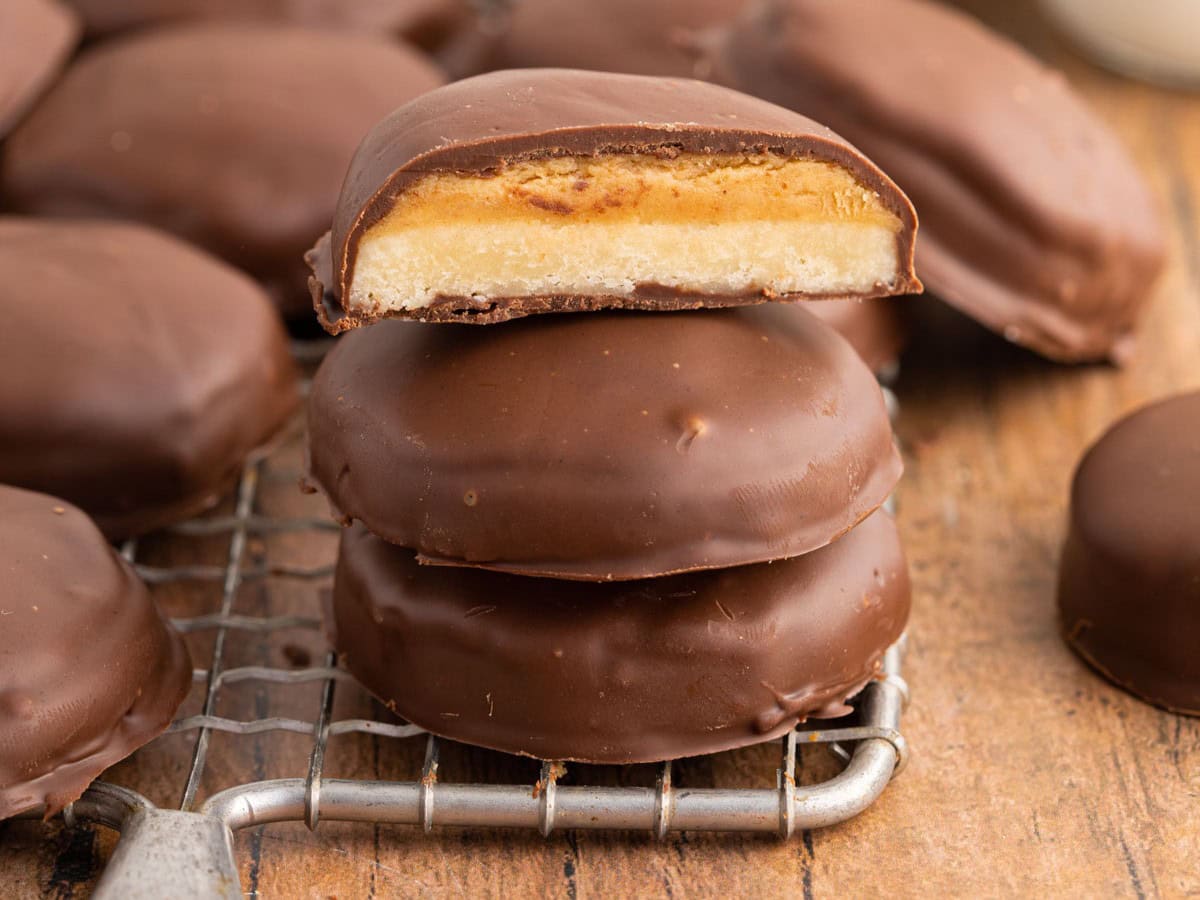 Perfect Tagalong Cookies (Copycat) Recipe - Dinner, then Dessert