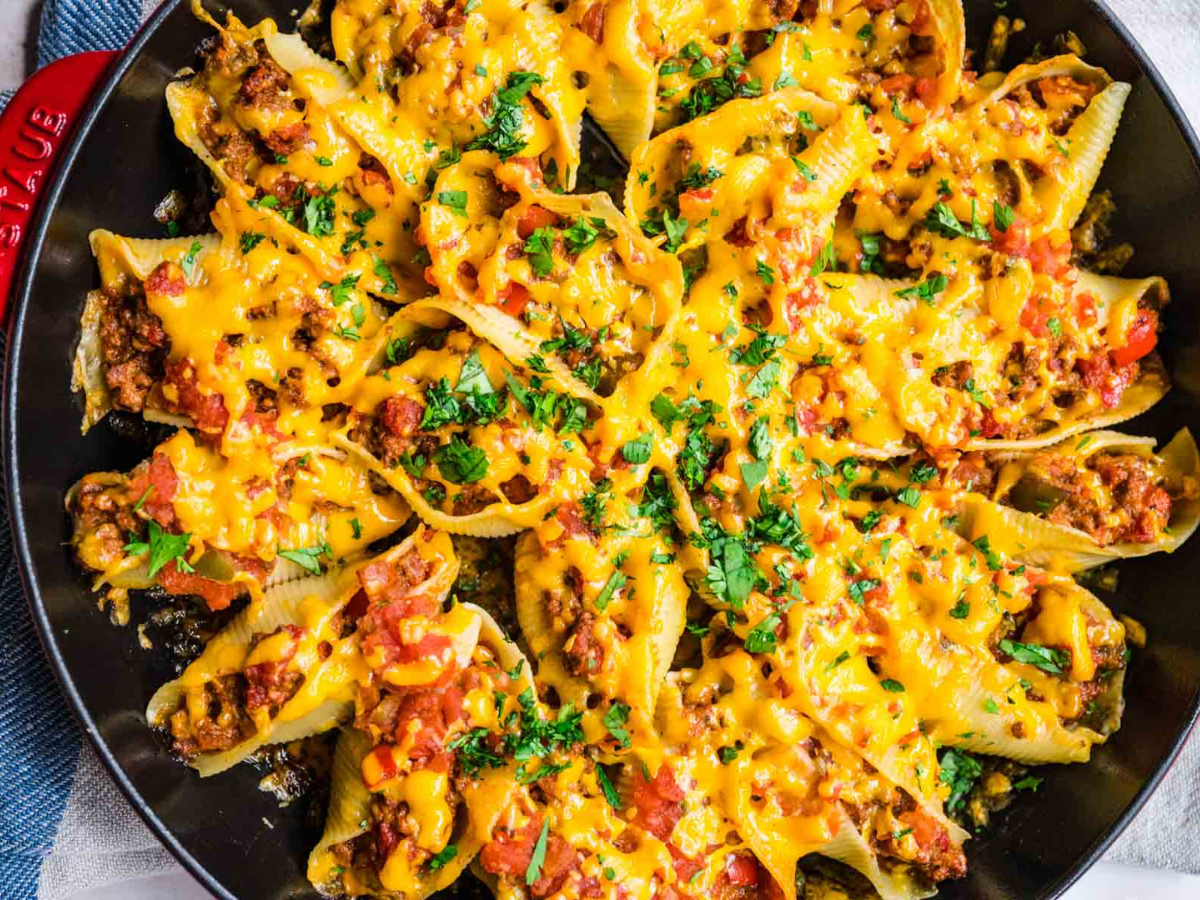 Easy Cheesy Fajita Stuffed Shells Recipe - Dinner, then Dessert