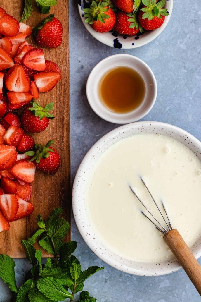 Easy Fresas Con Crema Recipe - Dinner, then Dessert