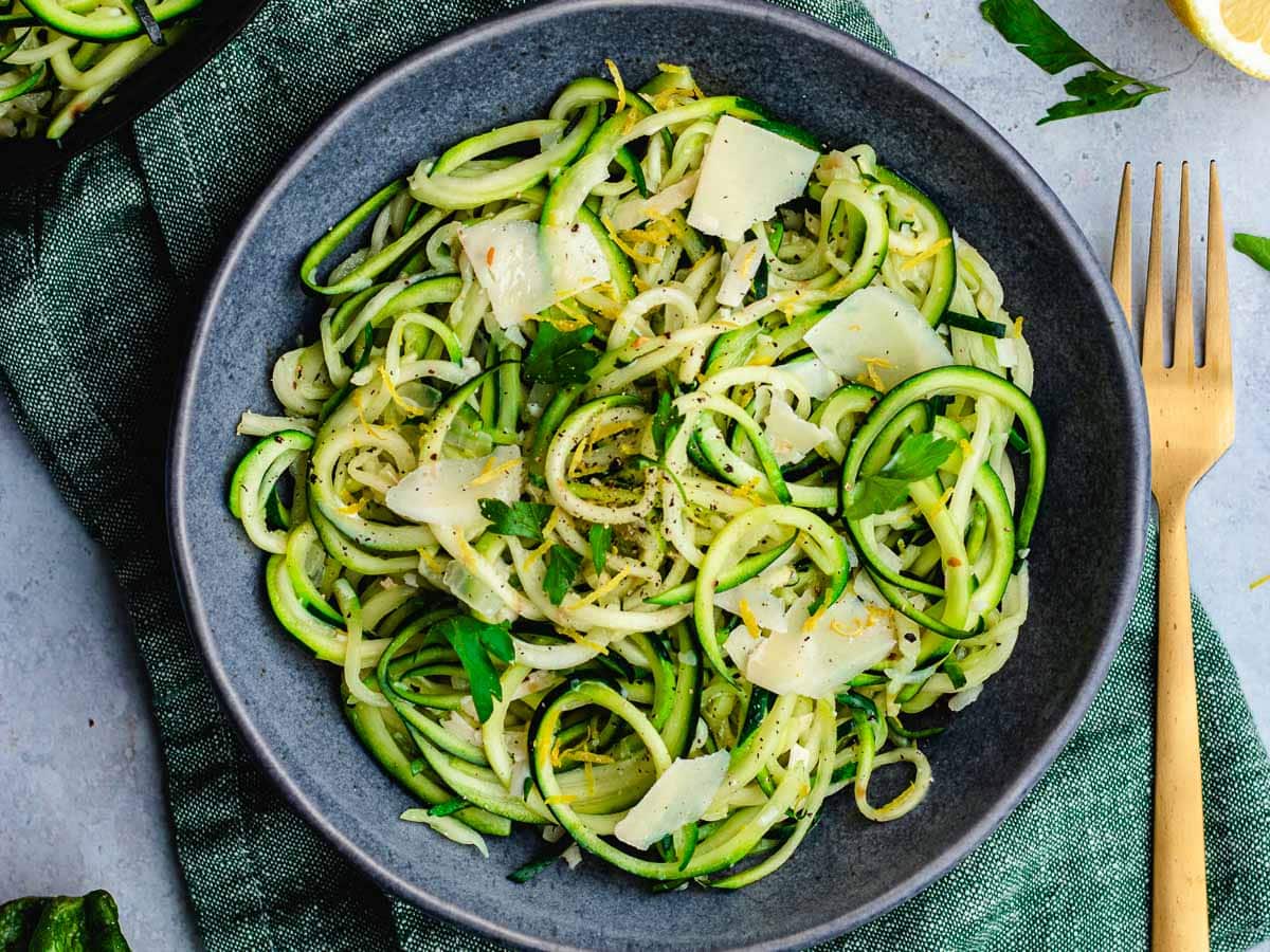 How to Make Zucchini Noodles Recipe - Dinner, then Dessert
